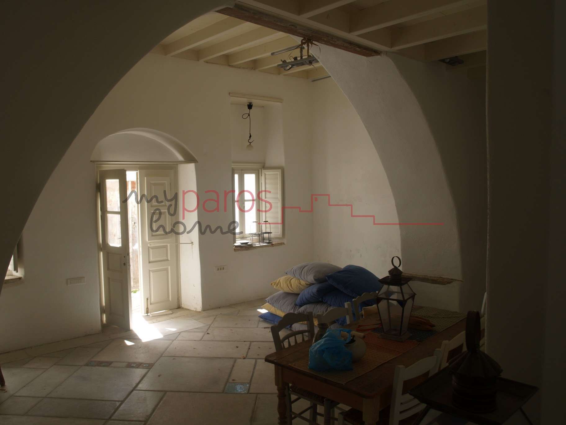 Α 147 ΑΝΑΚΑΙΝΙΣΜΕΝΗ ΙΣΟΓΕΙΑ ΠΑΡΑΔΟΣΙΑΚΗ ΚΑΤΟΙΚΙΑ ΣΤΟ ΚΕΝΤΡΟ ΤΩΝ ΛΕΥΚΩΝ ...
